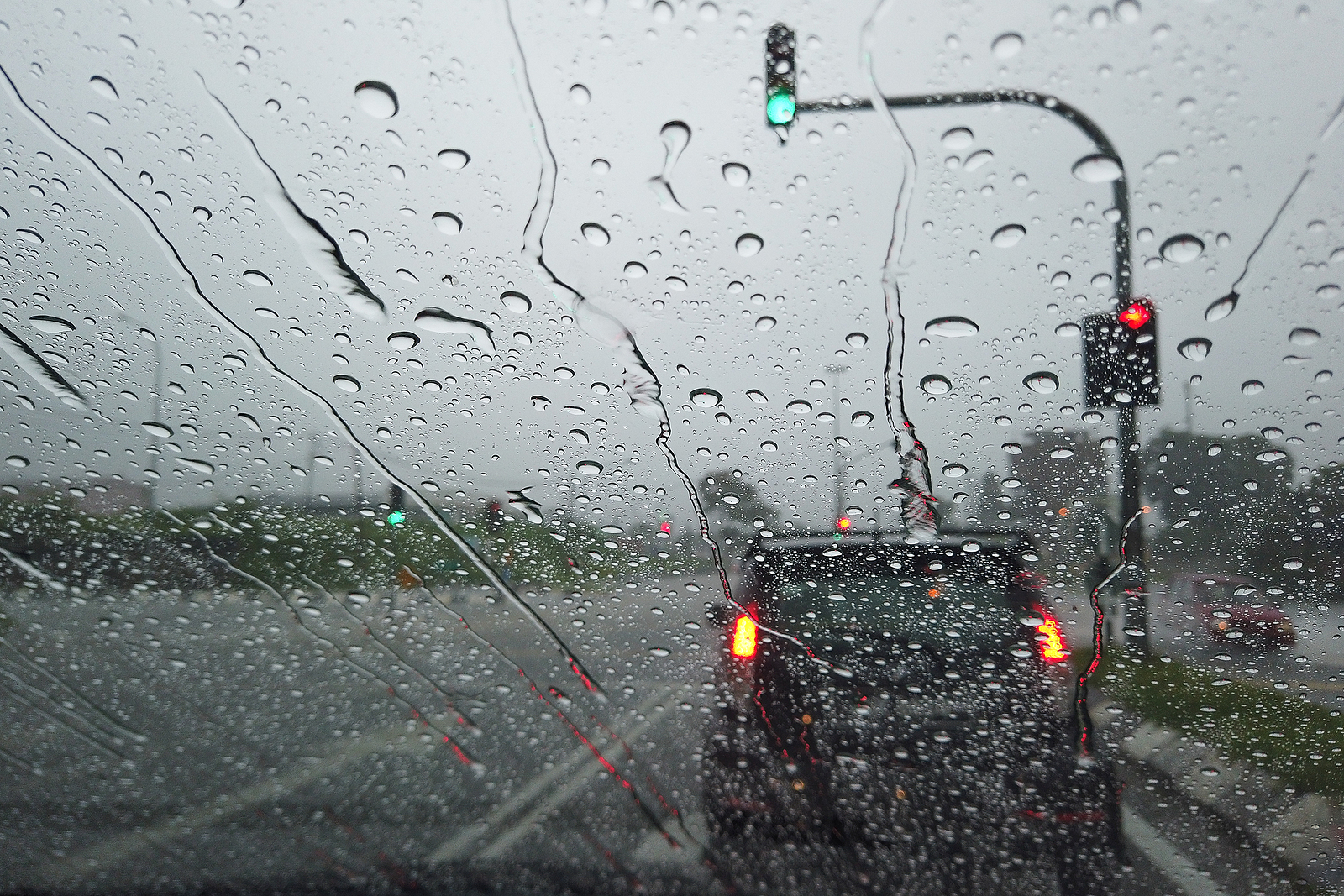 3 Safety Tips for Driving in the Rain | Fix Auto USA